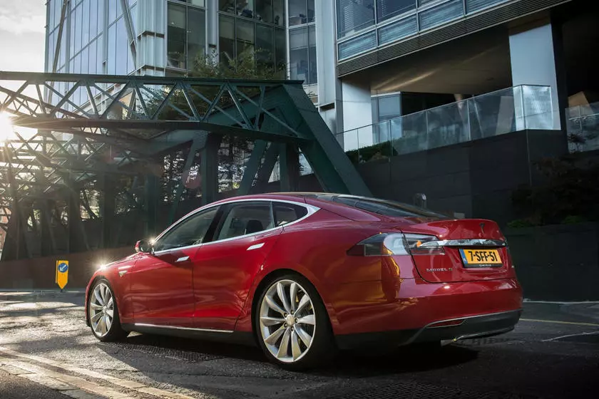 Eni ake a Tesla Akwiya Chifukwa Cha Kusintha Kwaposachedwa 20822_2