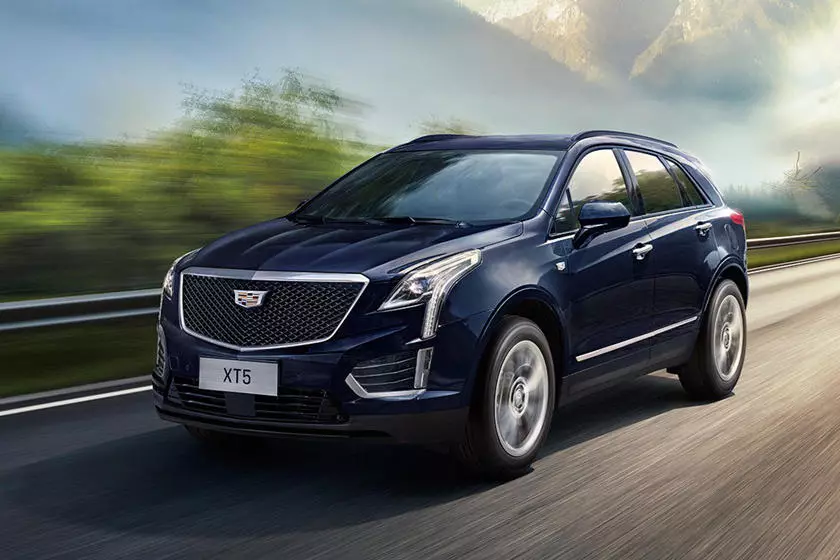 2020-2021 Cadillac XT5 Braukšana no priekšpuses