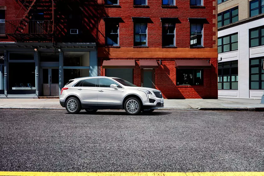 2020-2021 Cadillac XT5 View Side