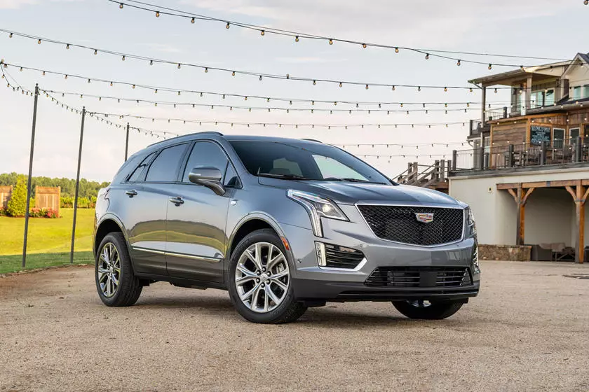 2020-2021 Cadillac XT5 מבט זווית קדמית