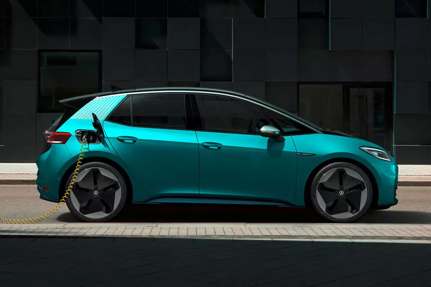 Volkswagen á í miklum vandræðum með Tesla Fighter 21121_2