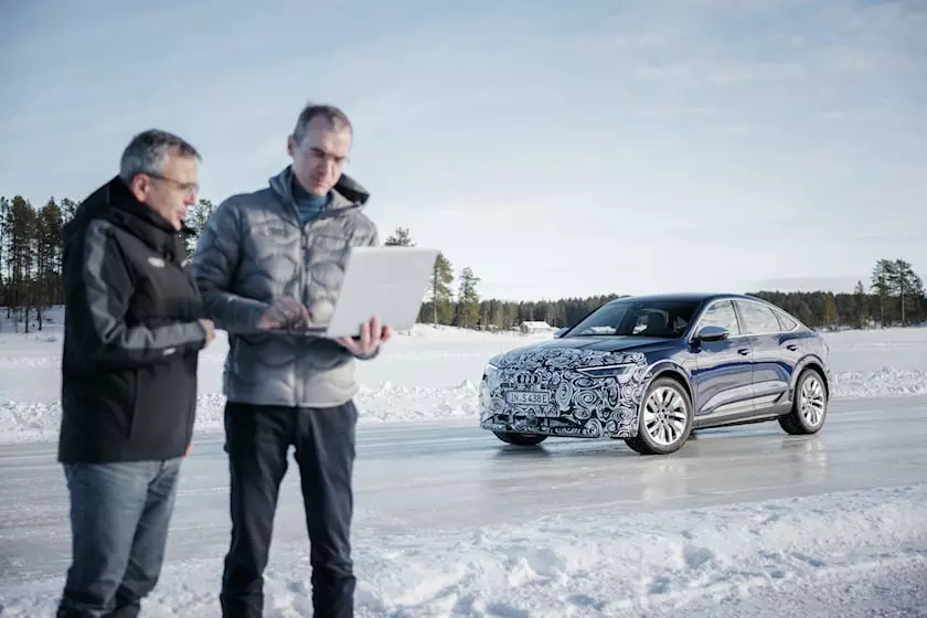Nuwe Audi e-tron Sportback Spied geniet pret in die sneeu 21132_10