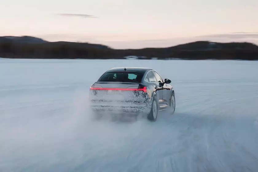 Nuwe Audi e-tron Sportback Spied geniet pret in die sneeu 21132_7