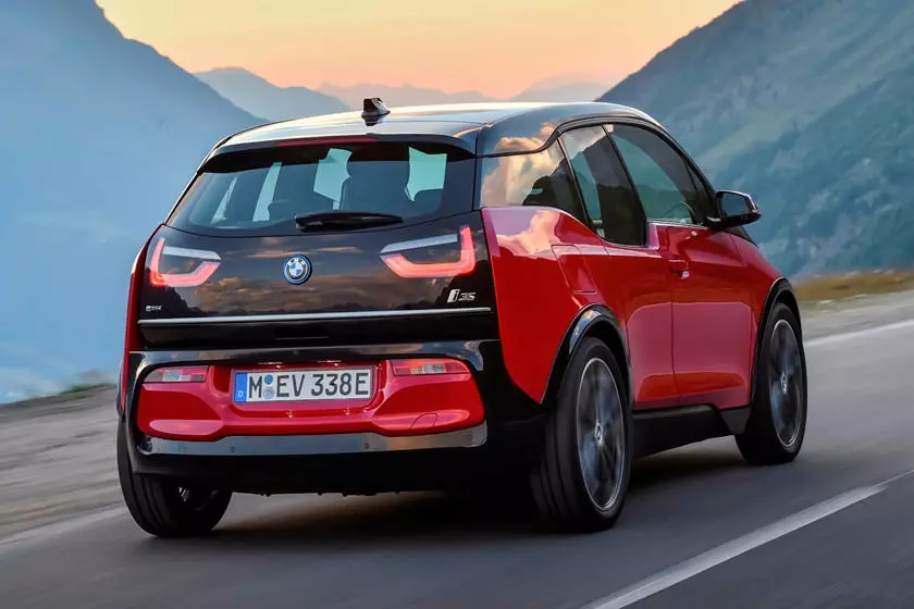 2018-2019 BMW i3 Хэтчбек арын өнцөг хөдөлгөөнд байна