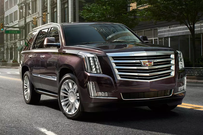 2020 Cadillac Escalade получава луда отстъпка 21187_1