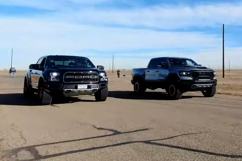 Drag Race: Ram 1500 TRX Vs. فورد F-150 رپتور 21287_8