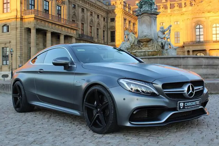 ይህ 603-HP Mercedes-AMG C63 ወደ ጥቁር ተከታታይ የምንደርሰው በጣም ቅርብ ነው