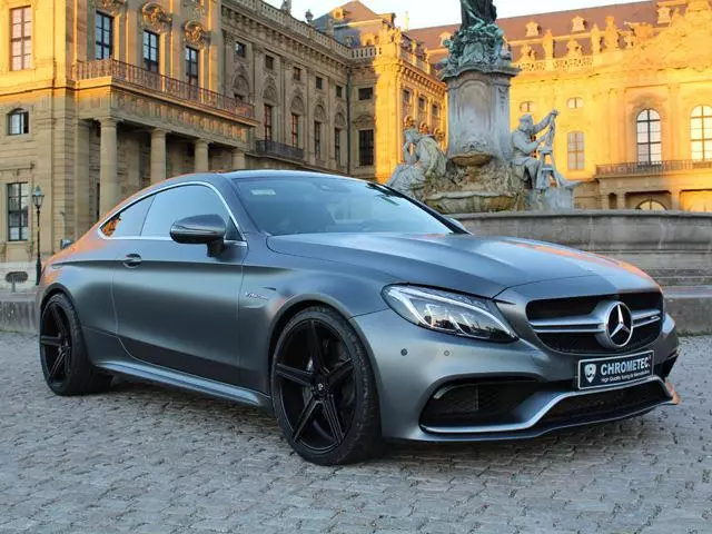 Ev 603-HP Mercedes-AMG C63 Ya herî Nêzîkî Rêzek Reş e 2130_1