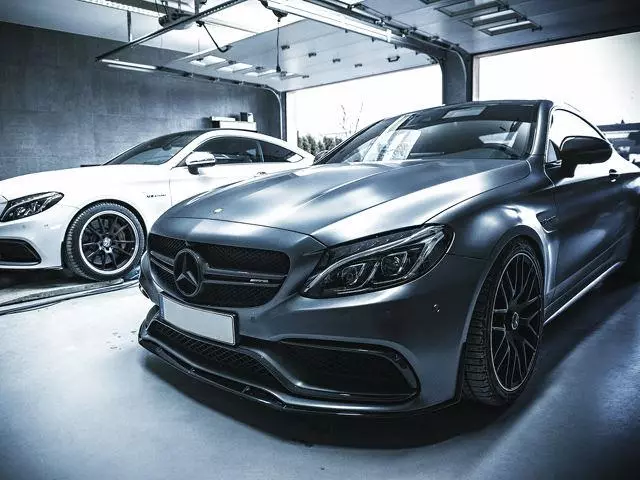 이 603-HP Mercedes-AMG C63은 우리가 블랙 시리즈에 가장 가까이 다가갈 것입니다. 2130_2