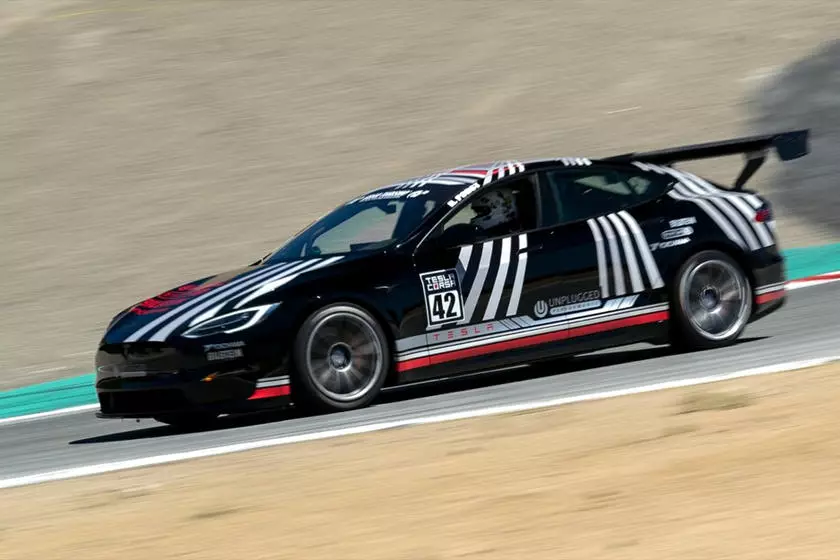 Wedi tiwnio Tesla yn Cicio Acura NSX I'r Curb Ar Pikes Peak 21342_1