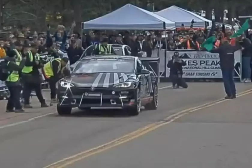 Nandaka an'i Acura NSX ho any amin'ny sisin-dalana ao amin'ny Pikes Peak i Tesla 21342_3