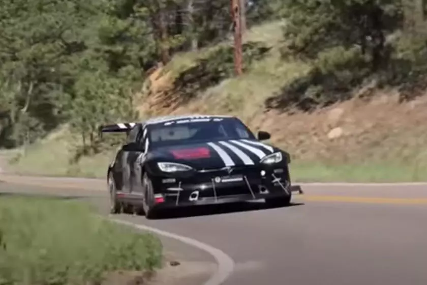 Wedi tiwnio Tesla yn Cicio Acura NSX I'r Curb Ar Pikes Peak 21342_5