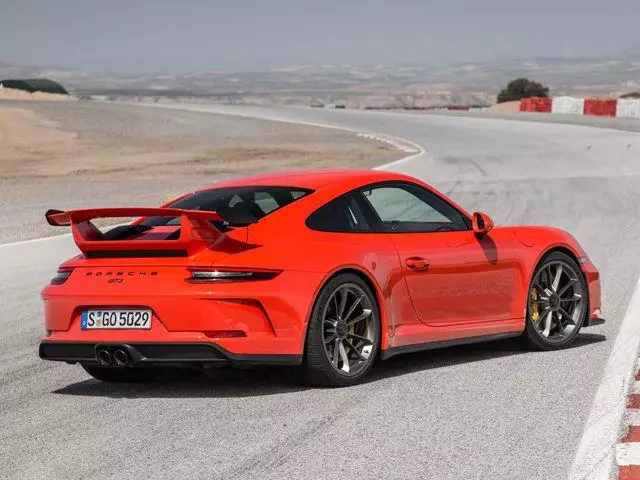 Wedi Colli Allan Ar Porsche 911 R? Dyma Pam y Dylech Fod Yn Gyffrous 2136_2