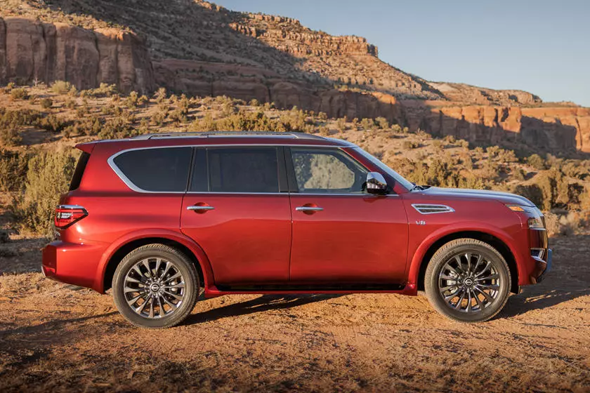 ទិដ្ឋភាពចំហៀង Nissan Armada ឆ្នាំ 2021