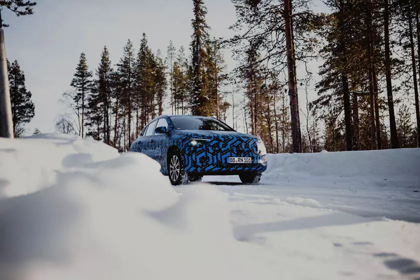 Mercedes EQA Yitegura Kurwanya Tesla Model Y. 21431_2