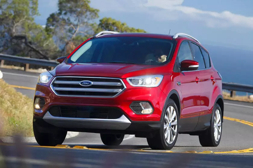 2017-2019 Ford Escape að framan Þriggja fjórðungs vinstri hlið