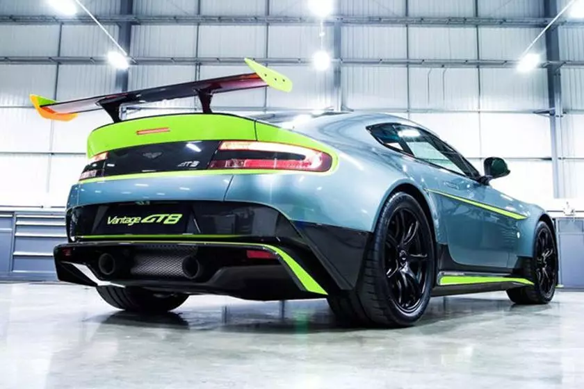 Aston Martin na-atụle IPO n'ihi na ọ na-arụ ọrụ maka Ferrari