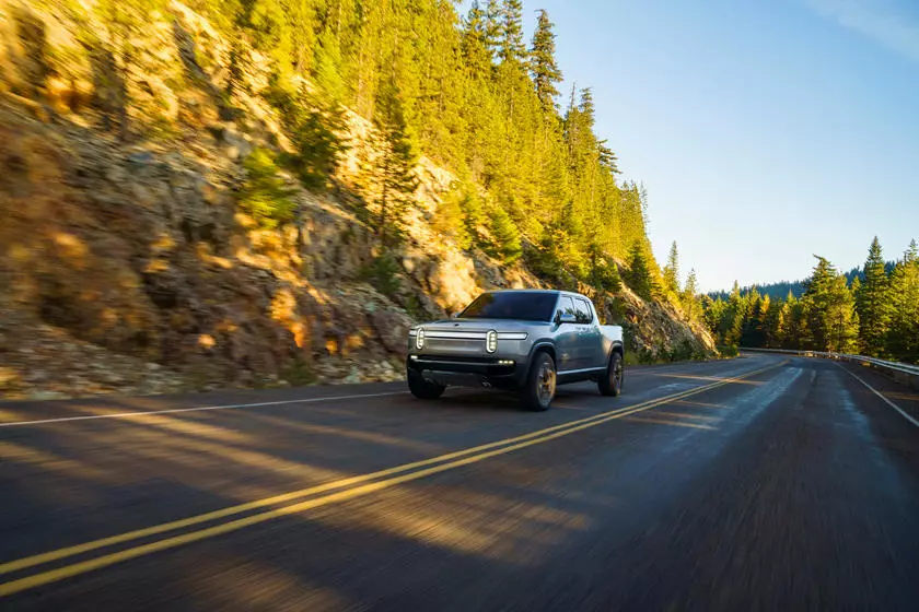 Rivian R1T reinventa o portón traseiro da camioneta 21651_7