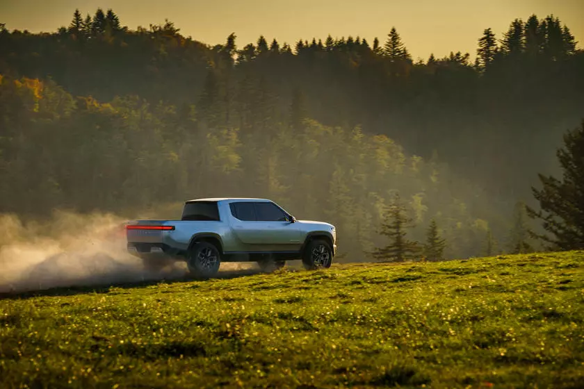 Rivian R1T reinventa o portón traseiro da camioneta 21651_9