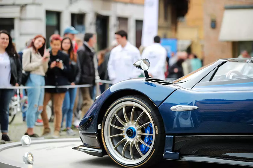 Pagani သည် Huayra ၏ 10 နှစ်မြောက် မွေးနေ့ကို ပုံစံဖြင့် ဂုဏ်ပြုသည်။ 21672_3