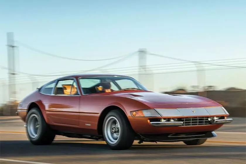 Mkpanaka ọkụ Ferrari Daytona gbara ọsọ helikopta wee merie