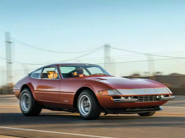 O lenei Hot Rod Ferrari Daytona na tamoe i se Helikopa ma manumalo ai 2170_1