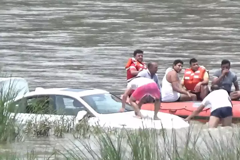 Bederfde Brat Ry BMW Rivier in Omdat Hy Nie 'n Jaguar gekry het nie 21737_6