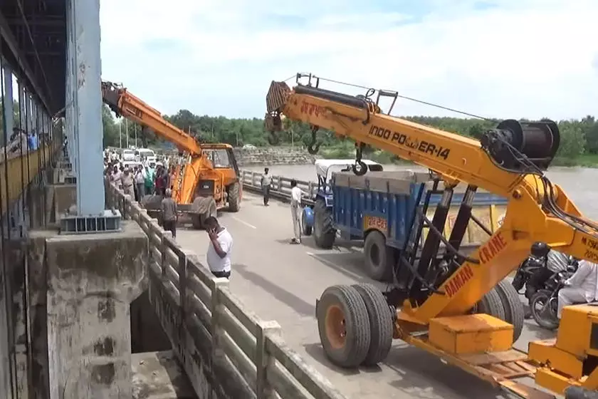 স্পোয়েলড ব্র্যাট নদীতে বিএমডব্লিউ চালায় কারণ সে জাগুয়ার পায়নি 21737_7