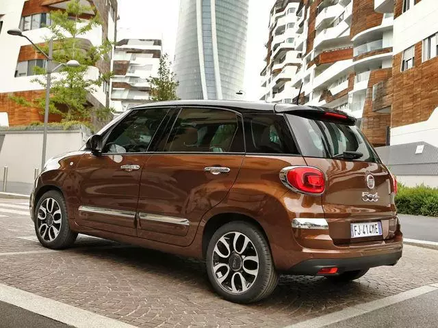 Täzelenen “Fiat 500L” bilen tanyşyň: Entegem gaty geň görünýär 2191_3