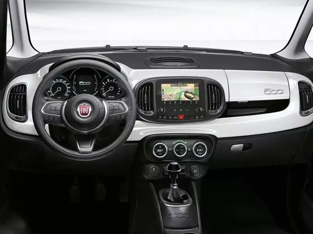 Täzelenen “Fiat 500L” bilen tanyşyň: Entegem gaty geň görünýär 2191_4