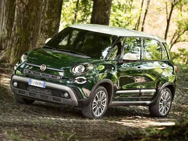 Täzelenen “Fiat 500L” bilen tanyşyň: Entegem gaty geň görünýär 2191_5