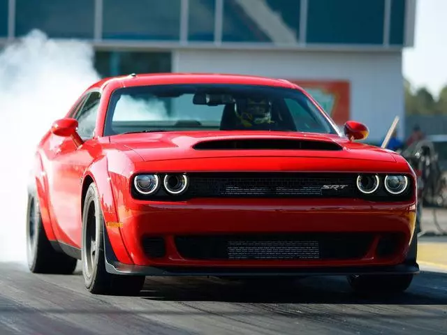 2018 m. „Dodge Demon“ kaina prasideda nuo 85 000 USD: 840 AG galima įsigyti už 1 USD 2194_1