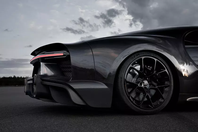 UKUQHUBEKA: I-Bugatti Chiron Iphula iRekhodi ye-Speed 300-MPH 22002_11