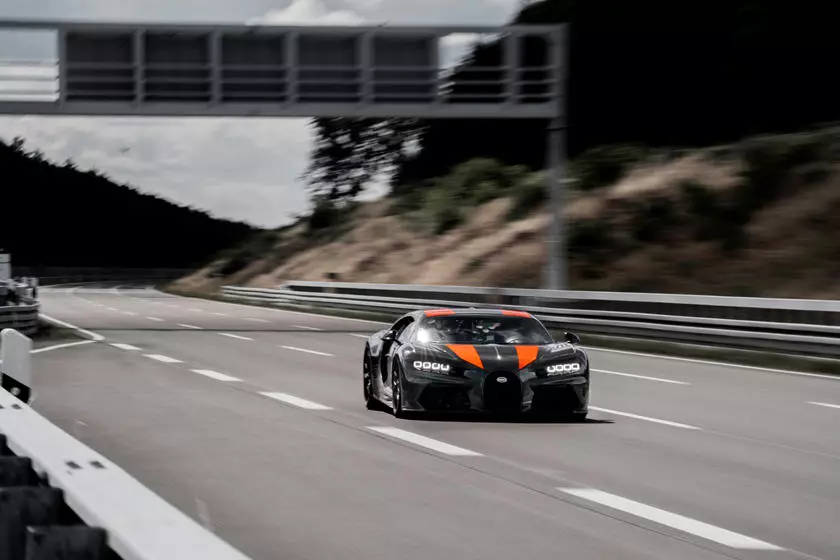 BREAKING: Bugatti Chiron bat le record de vitesse de 300 MPH 22002_13