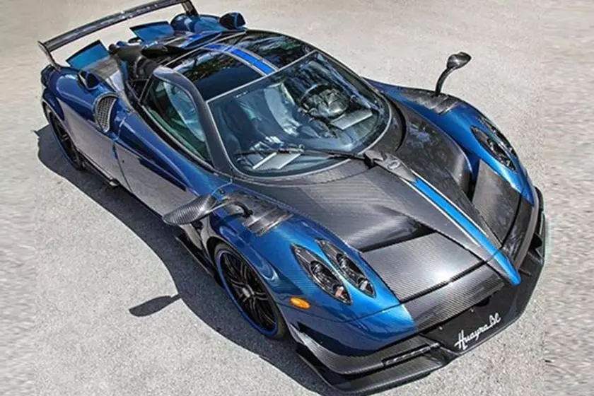 One-Off Pagani Huayra BC មើលទៅគួរឱ្យទាក់ទាញនៅក្នុងកាបូនពណ៌ខៀវ