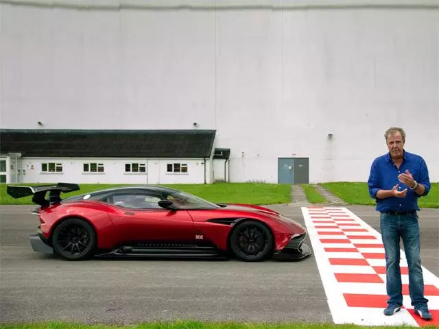 Hjir is de folsleine resinsje fan Jeremy Clarkson fan The Insane Aston Martin Vulcan 2206_1