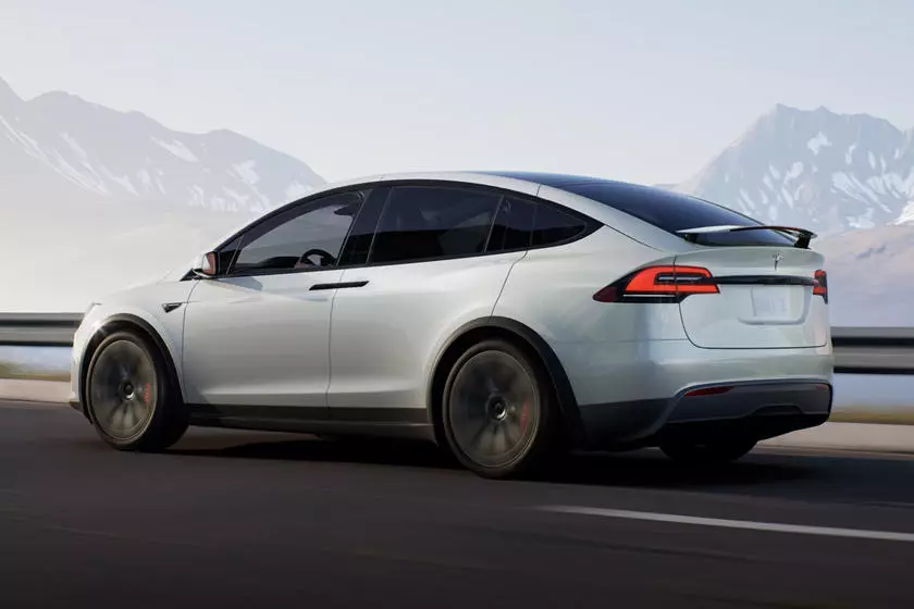 2021 Tesla Model X кариран заден аголен поглед