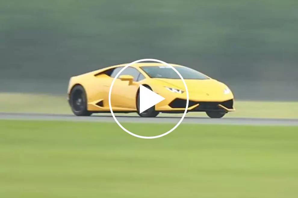 Lamborghini Huracan Oo Jebiyey Rikoorkii Adduunka Nus Mile Isagoo Gaadhay 250 MPH