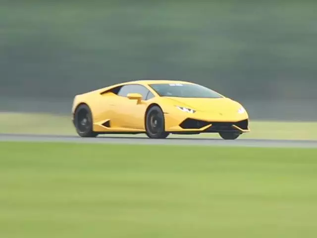 Lamborghini Huracan собори светски рекорд на половина милја со 250 mph 2212_1