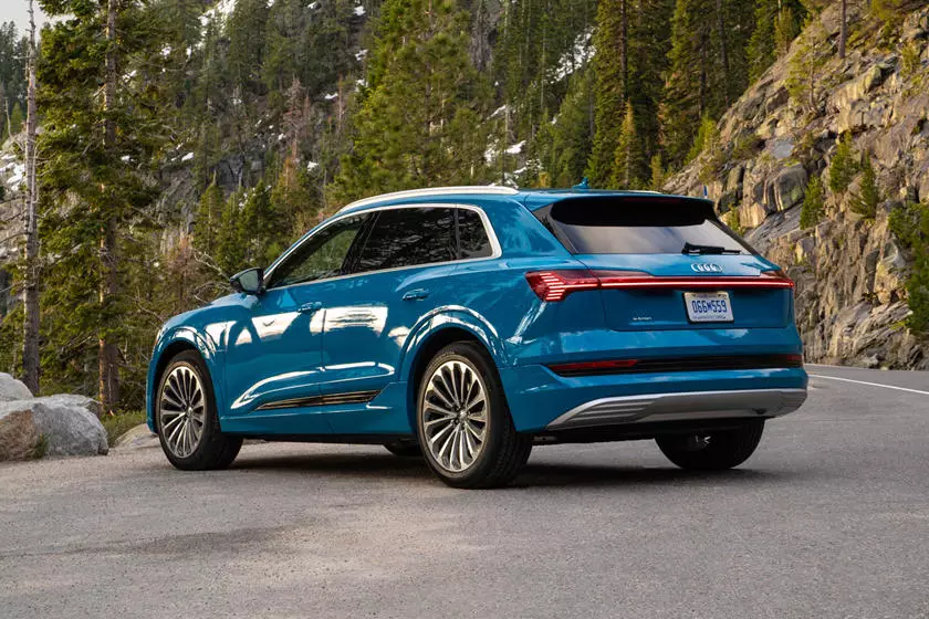 2019 2022 Audi e-tron vista posteriore angolare