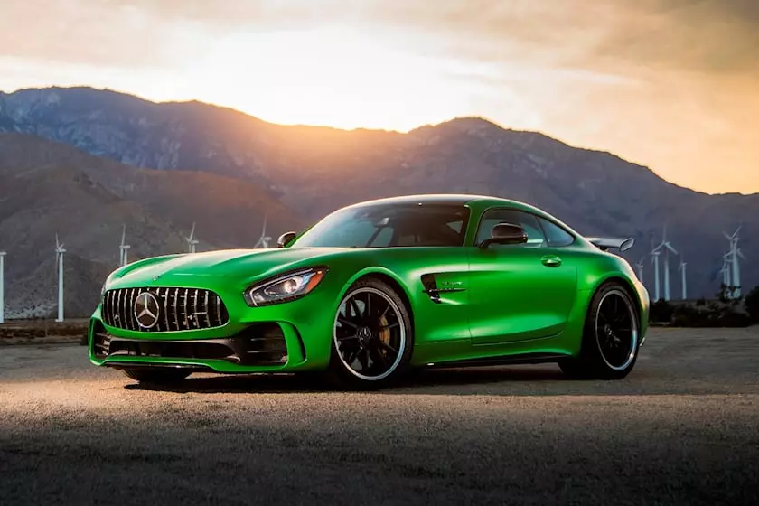 2018-2019 መርሴዲስ-AMG GT R የፊት አንግል እይታ