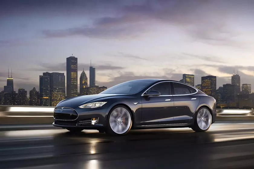Mengemudi Tampilan Samping Tesla Model S 2012-2016