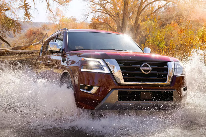 2021 Nissan Armada em movimento