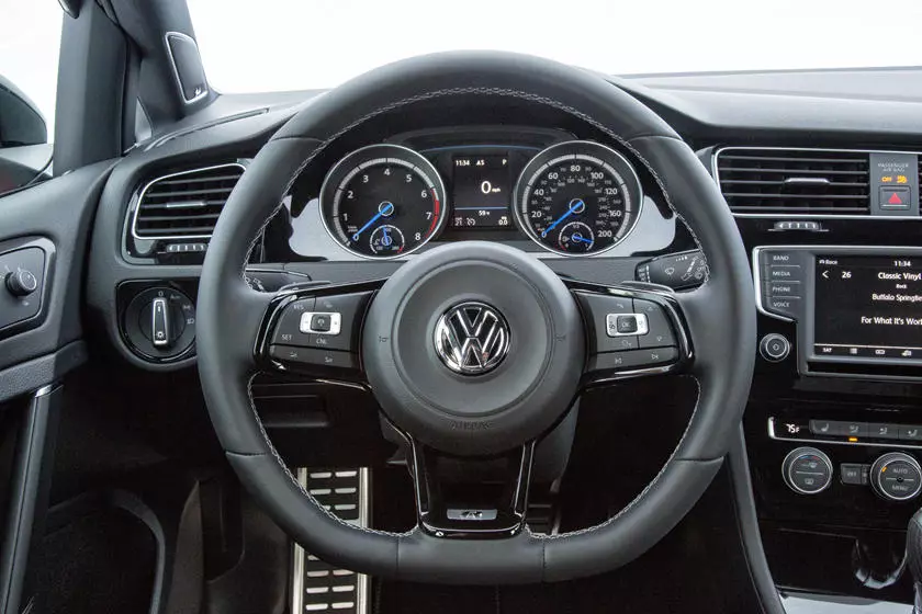 Volkswagen Golf R اب ایک گرم ہیچ سودا ہے۔ 22315_14