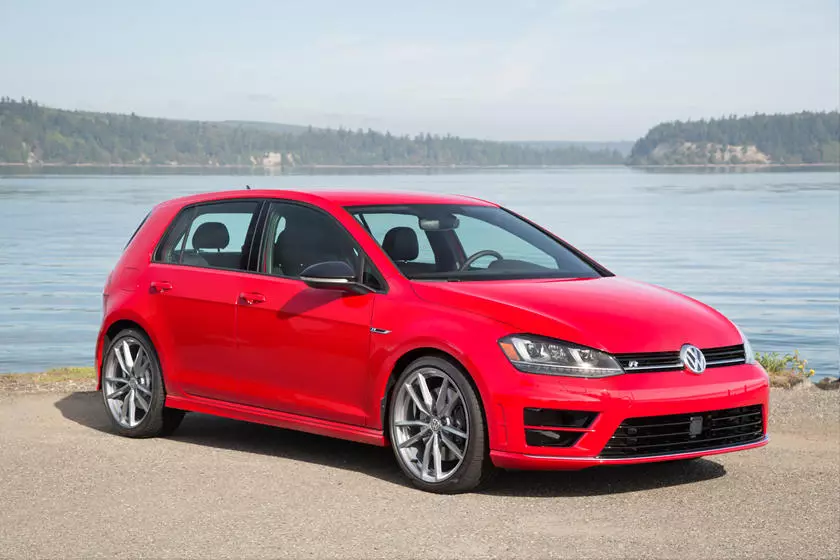 Ang Volkswagen Golf R ay Isang Hot Hatch Bargain Ngayon 22315_4