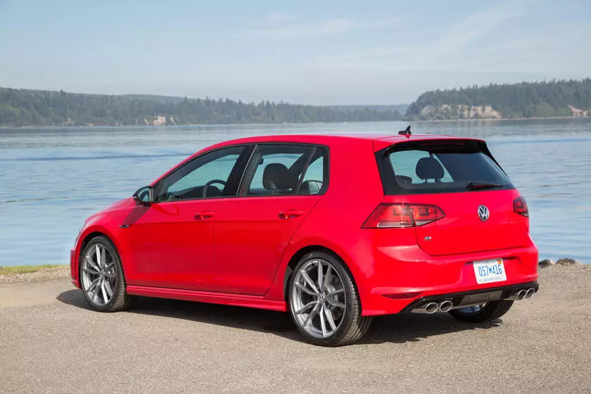 Ang Volkswagen Golf R ay Isang Hot Hatch Bargain Ngayon 22315_5