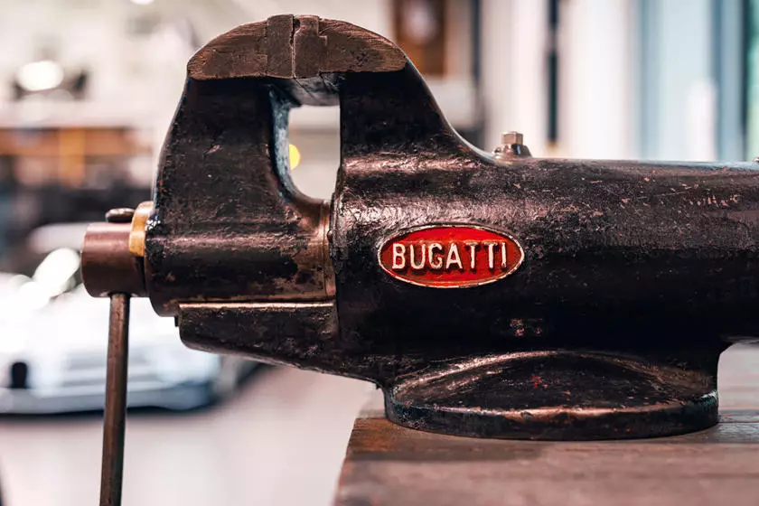 ตราสัญลักษณ์ Bugatti พิเศษกว่าที่คุณคิด 22336_11