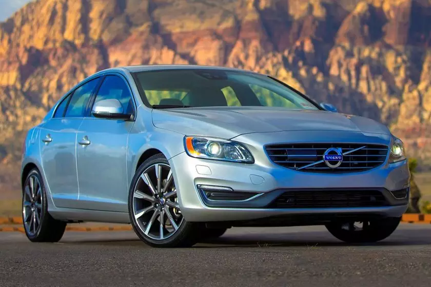 Täze “Volvo S60” -yň haçan çykjakdygyny indi bilýäris 22346_1