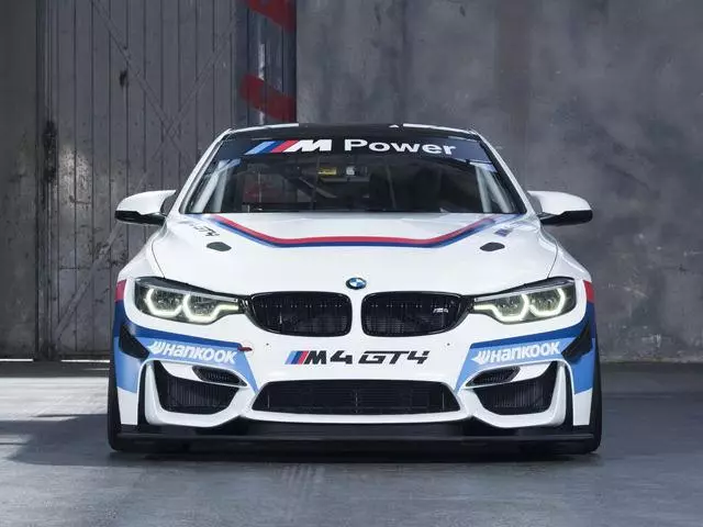 Spoznajte novi BMW M4 GT4: najbolj ekstremen M4, ki ga lahko kupite za denar 2238_1