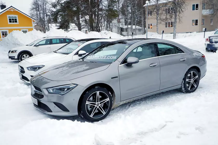 Sceolfaidh Mercedes-Benz CLA Leagan Hibrid álainn 22434_7